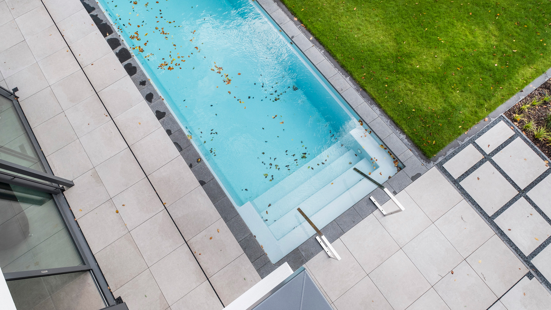 Cladding and Flooring for Pools: Guide to Choosing the Right Product